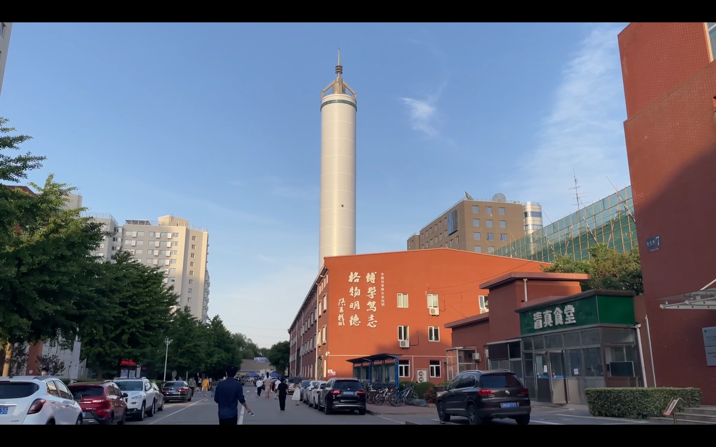 被封在宿舍区的中国科学院大学的研究生们的夜生活