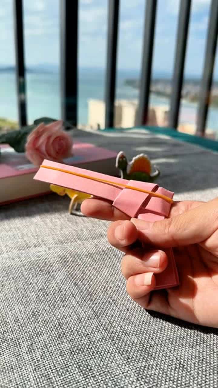 简单的折纸皮筋枪,你学会了吗?#新知创作人 #折纸玩具 #皮筋枪