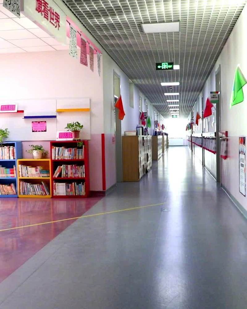 ...为了做好课后服务,学校采用了兴趣班的形式来开展,并且实行了全员走...