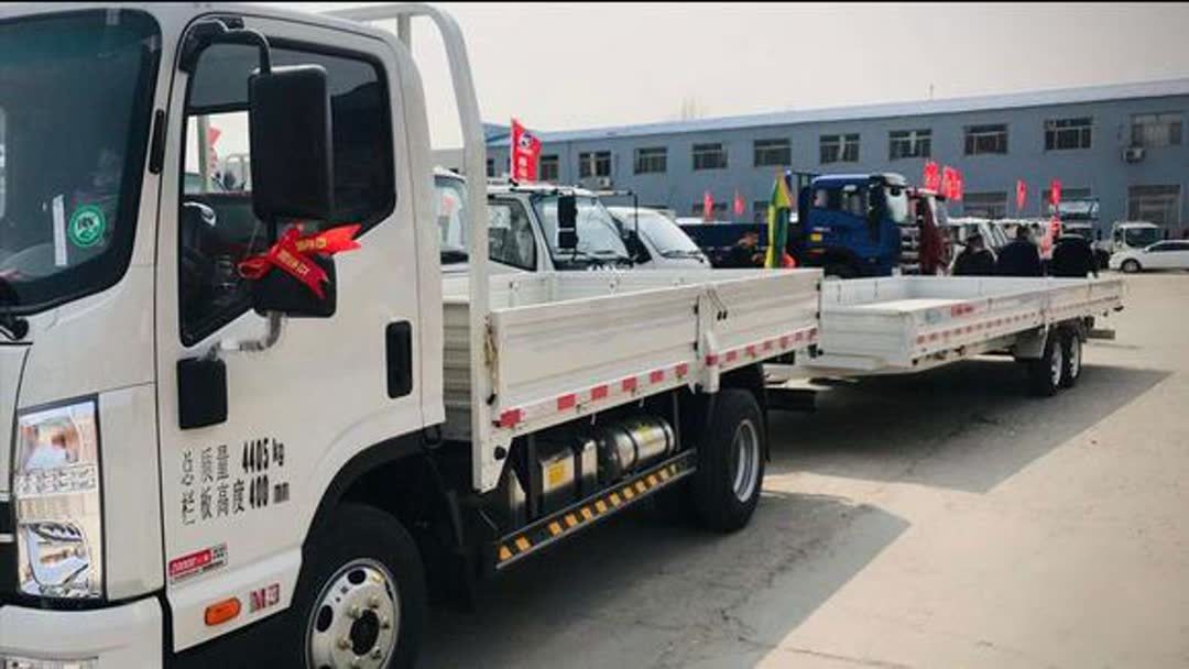 4米2轻卡+8米挂车,C1驾照就能开,这是没把牵引车放在眼里啊