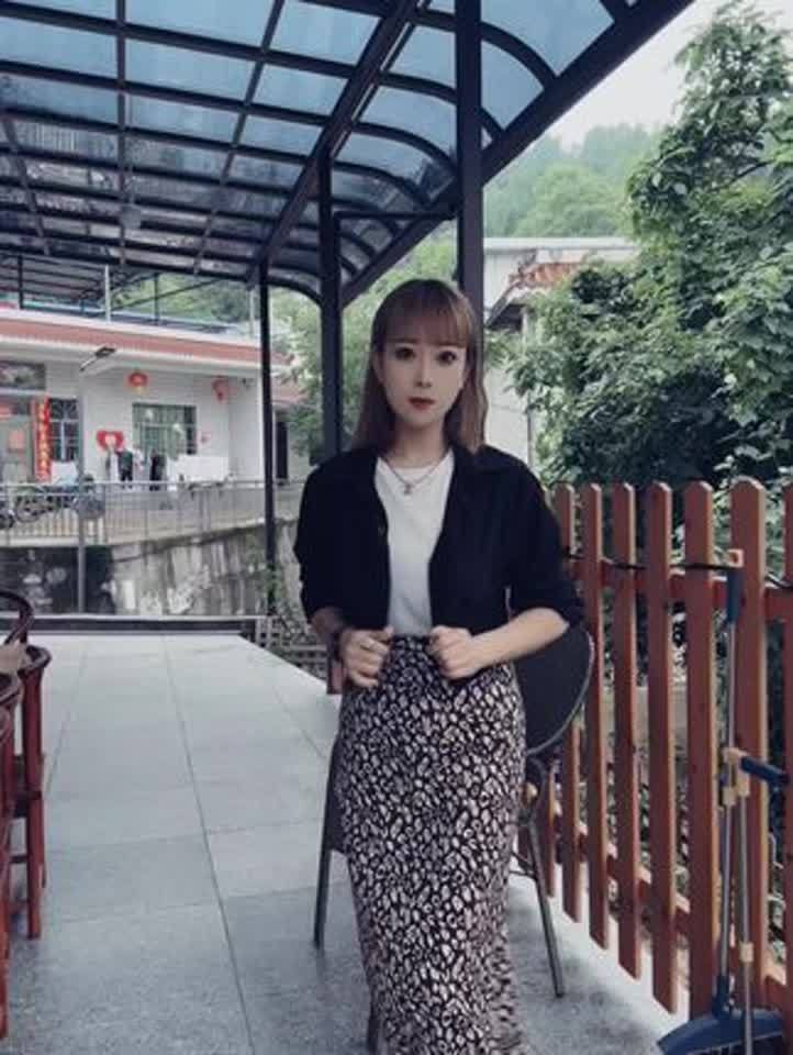 都说女人啰嗦话多,其实吧,那是对爱的人,如果不爱你,就连标点符号就...