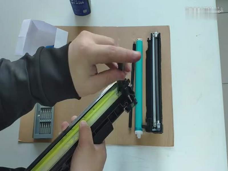 「加粉教程」如何拆开硒鼓加粉 惠普CC388A CE278A 佳能CRG337...