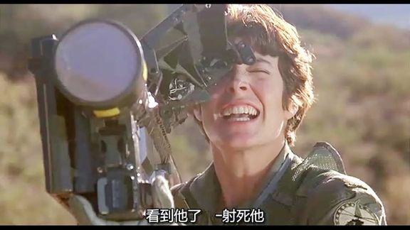 武装直升机被击落 女兵扛起导弹对准战斗机 爆炸瞬间她笑了