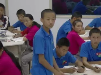 ...活动 探究_任务一 新闻阅读_3 “飞天”凌空——跳水姑娘吕伟夺魁记...