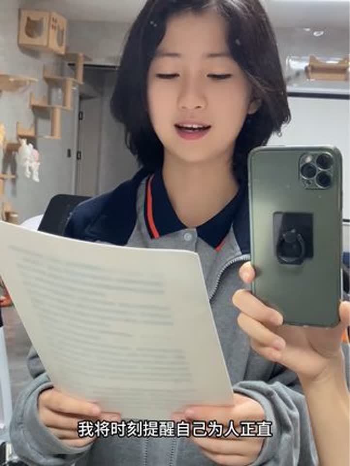 小张同学全票通过入选学生会,今年孩子明显懂事了,自己想要的会自己...