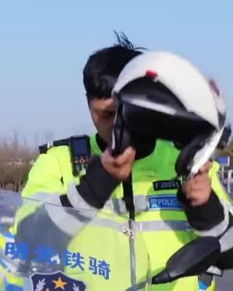 ...】 从动态巡逻到静态值守,明光“铁骑”,一道移动的亮丽风景。45秒,...