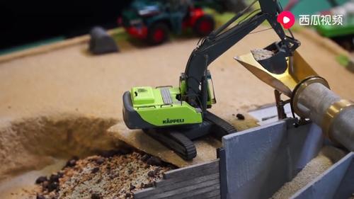 微缩的仿真机械模型,这辆挖掘机,只有你手掌大小啊!