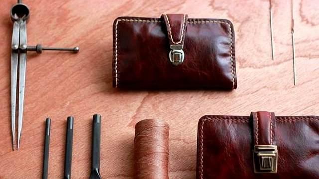 采用软牛皮制作的多用途皮具 存储量大 非常适合冬季携带