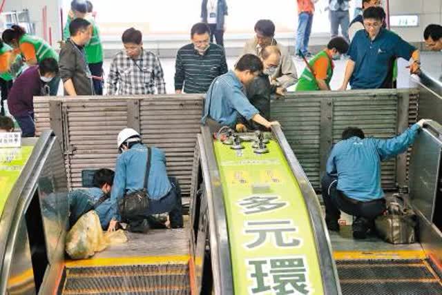 还担心电梯的“吃人”事故?高中生研发的黑科技,让你安心坐电梯