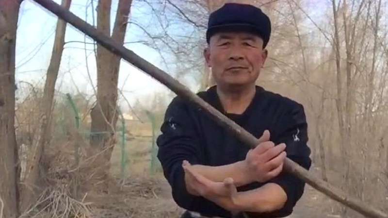 民间会武术的老大爷,慢动作演练,教你简单易学的棍花