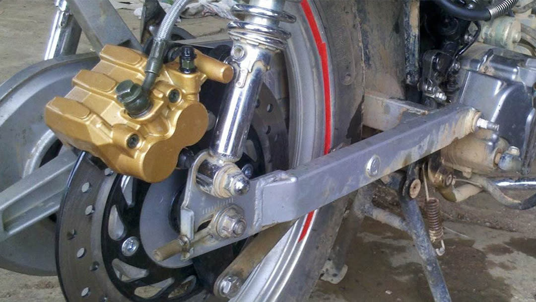 摩托车碟刹泵加油排气小妙招,最快最简单修碟刹排空气方法!