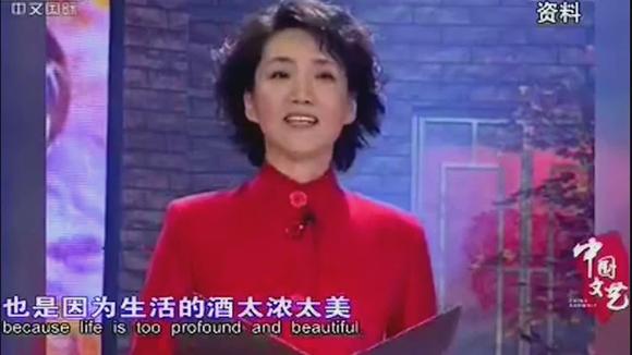 看这些央视一线主播们用方言一本正经的诗朗诵,从头乐到尾