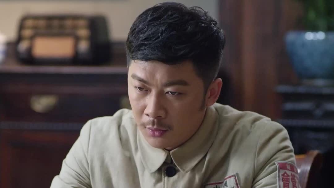 猎人:众人会议室讨论案情,小伙儿被人调侃反堵,小伙儿表情亮了