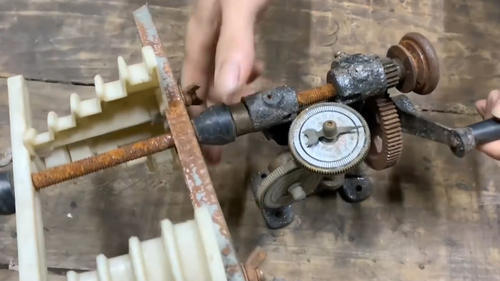 老外翻新国内电机卷线器,年轻人都没见过,能修好吗?