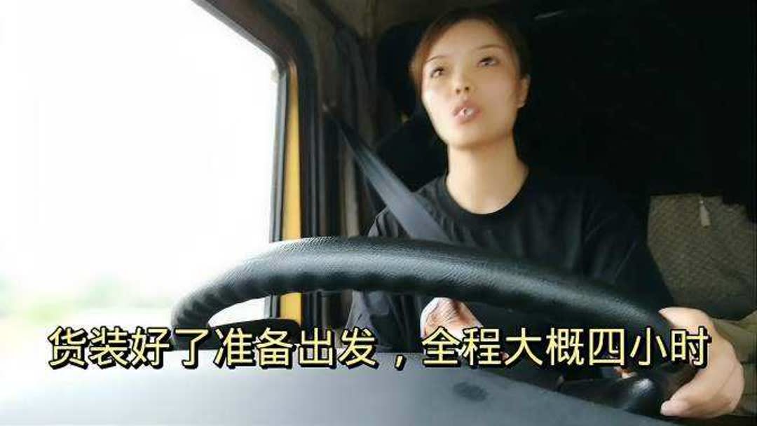 95后女集卡司机开车去阜宁,倒车装货时把道口撞了