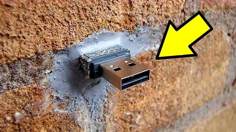 街头惊现很多USB接口,里面到底有什么?插上后神奇的事发生了!