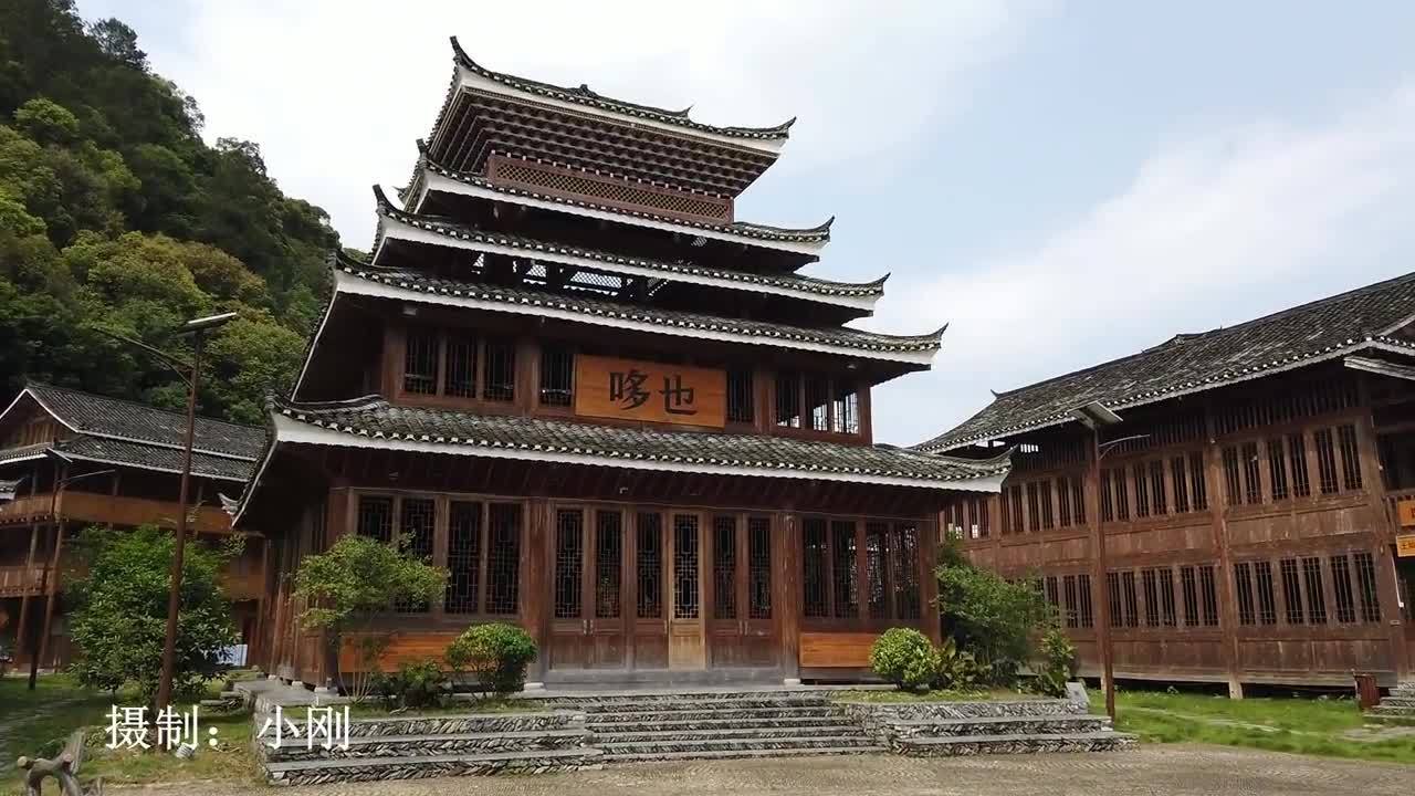 小伙游贵州最具特色的侗族村寨,农村这样全实木的建筑
