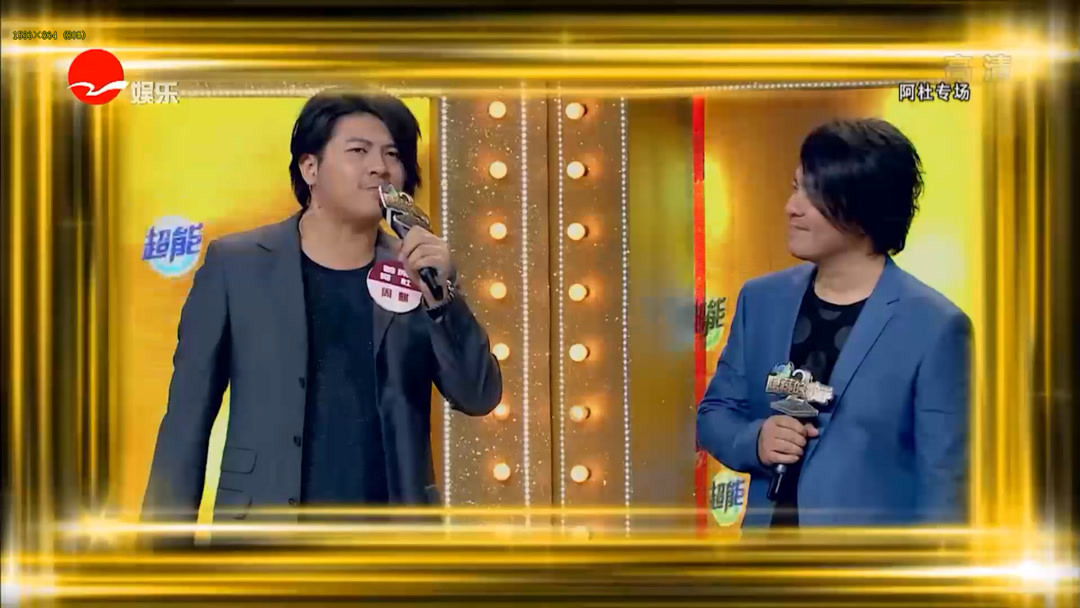 作为模仿阿杜的歌手,他模仿到极致,体型和头型都一样!