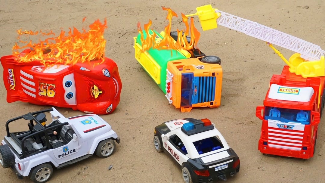 儿童趣味玩具开箱:小汽车相撞发生火灾!还好消防车来的及时!