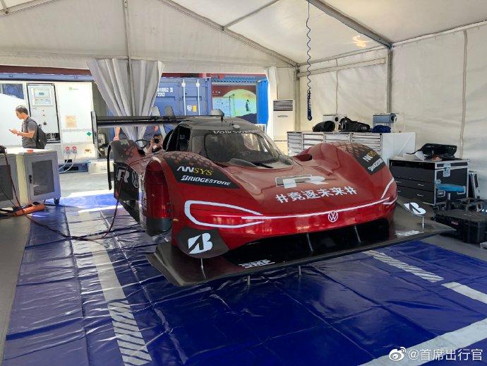 大众ID.R赛车天门山挑战赛。车辆电力是由专用的甘油发动机提供的,最...