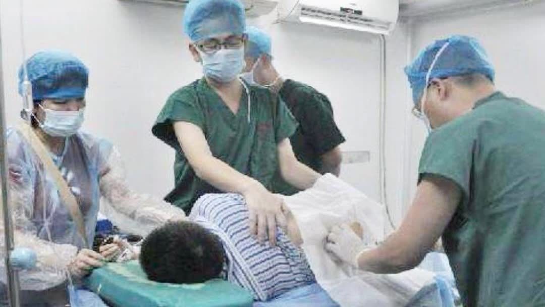 痔疮痛得起不了床,1个动作,每天轻轻按摩3分钟,痔疮疼痛消失!