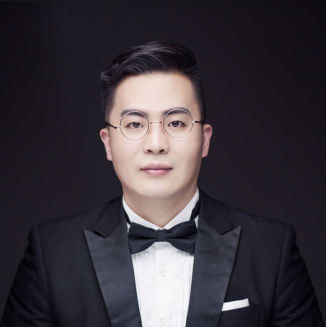 教室内设计的杨宇老师 