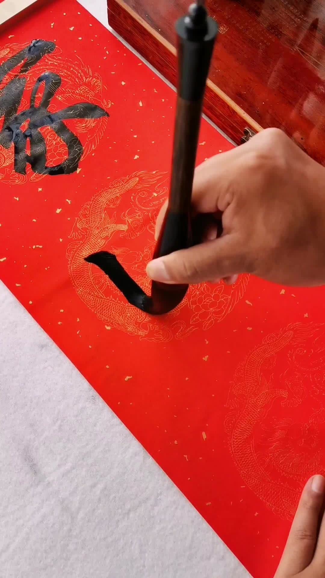 别说我拿笔姿势不好看,这可是祖传的动作!