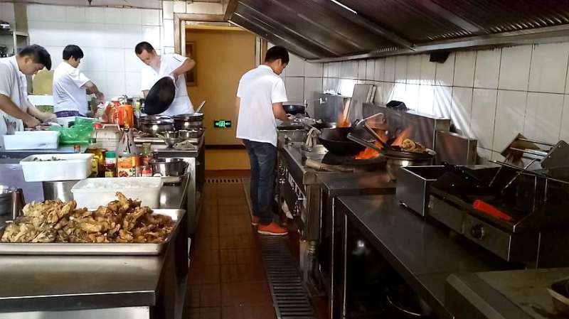 安徽伏羊节,厨房厨师忙碌的一天