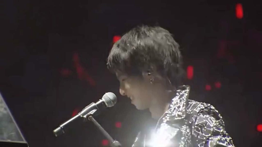 华晨宇:演唱会现场华晨宇撒娇萌倒众人,粉丝:受不了了