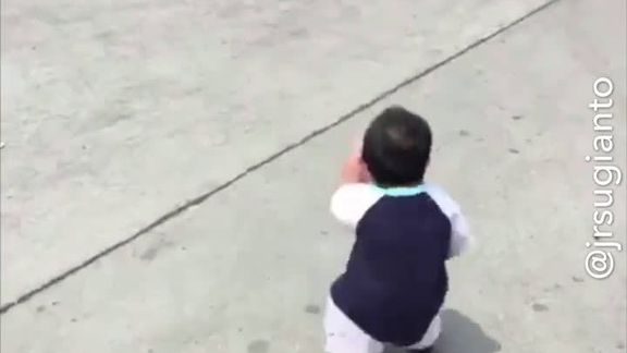 听说汉堡吃多了会变成憨憨那香梨吃多了会不会变成我想你呢[呆无辜]