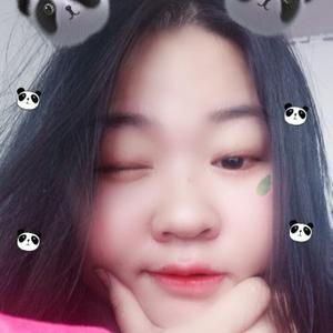 臭美的丫头扎小辫儿 