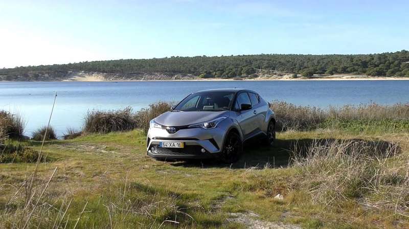 试驾体验19款丰田C-HR混动版,了解过外观和内饰,买不买自己考虑