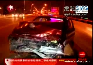 杨浦大桥车祸 大桥三线撞11车3死14伤