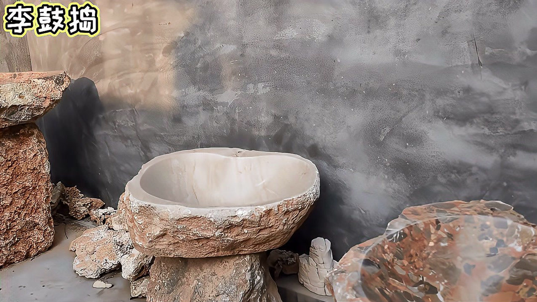 太行山上的自然青石被雕刻大师做成石头洗手盆,一套3000火爆全村