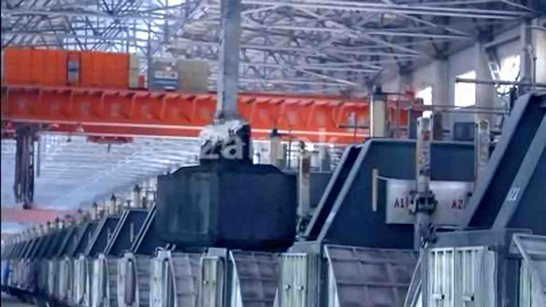 炼钢炼铁冶炼铝锭重工业生产-凌晨两点素材网