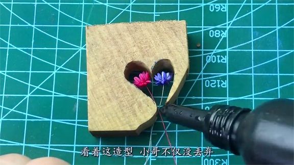 木头搭配环氧树脂会怎样?老外手工木雕,成品那叫一个漂亮