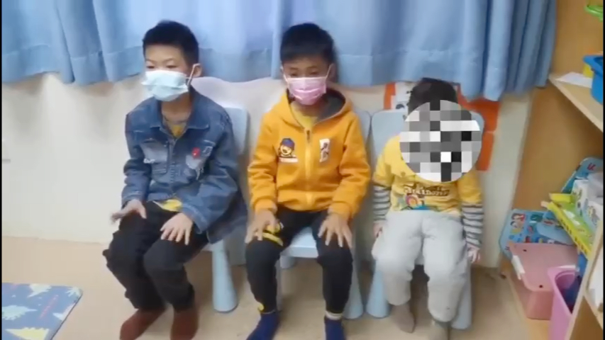 ...预报1、锻炼听指令做动作的能力2、锻炼反应能力和记忆力3、用...