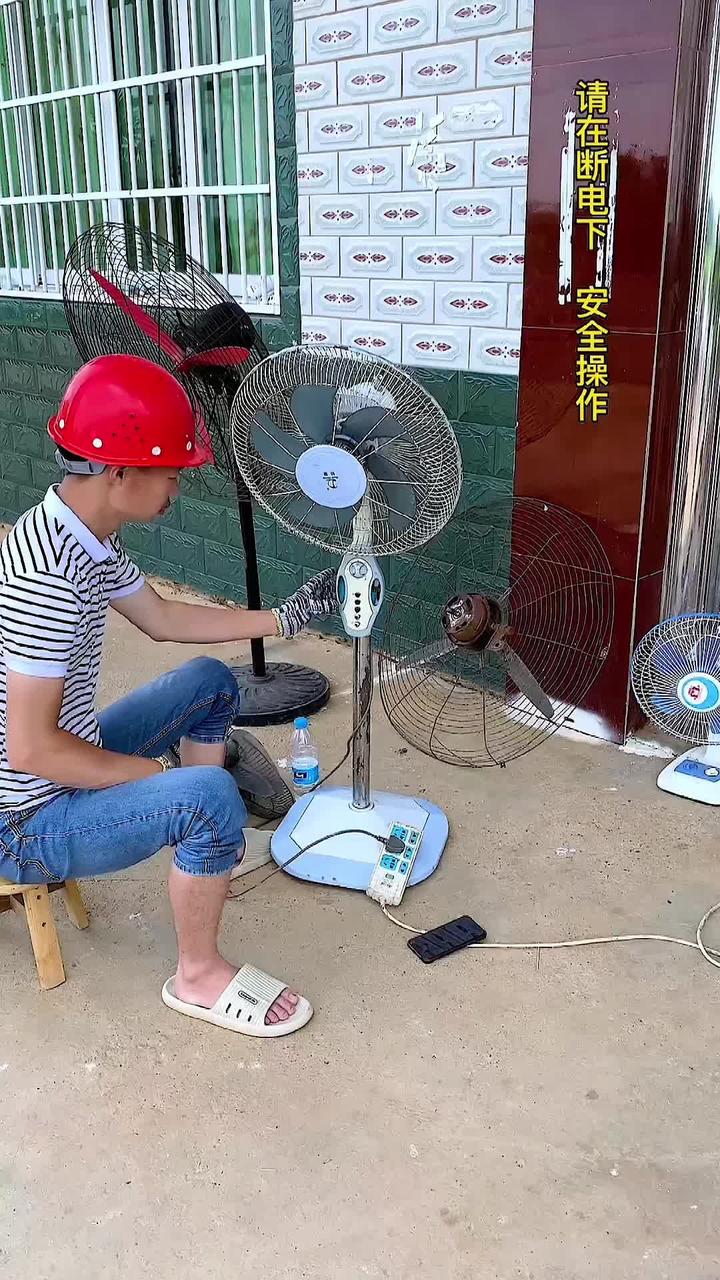 家里电风扇起动不了更换一个启动电容就修好了#风扇电容 #电风扇 #...