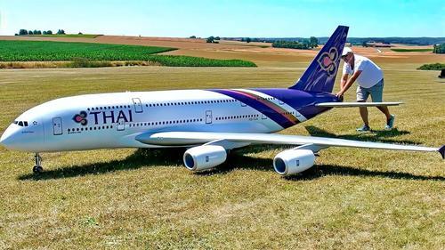 重达202斤的模型飞机,造价38万,值吗?