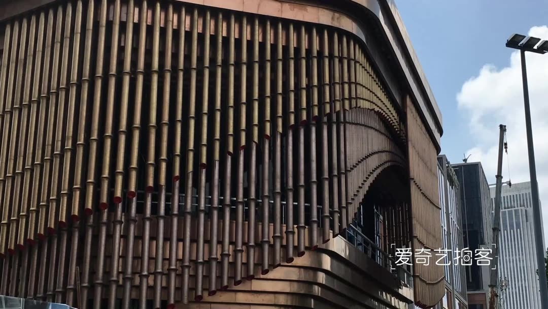 【拍客】上海惊现大师级艺术中心 流苏幕帘效果惊艳外滩