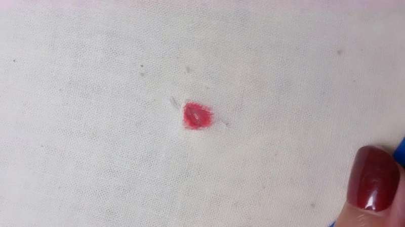 刺绣:月经遗漏在床单上了,洗不掉怎么办?