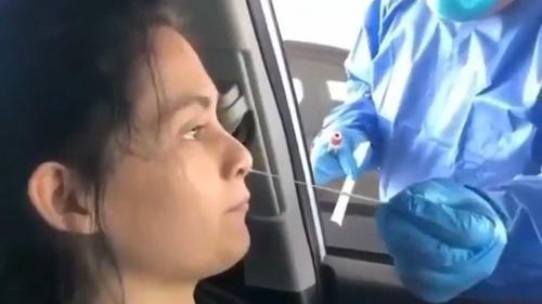 女友做核酸检测的时候,那么长的棉棒放进鼻腔里,我看着都不能呼吸了!