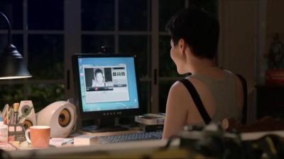 恋爱排班表司机给熊孩子放动画片,被孩奶奶看后暴揍