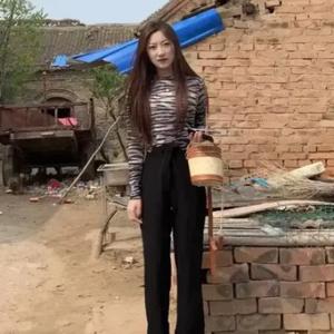 哈哈吃出马甲线 