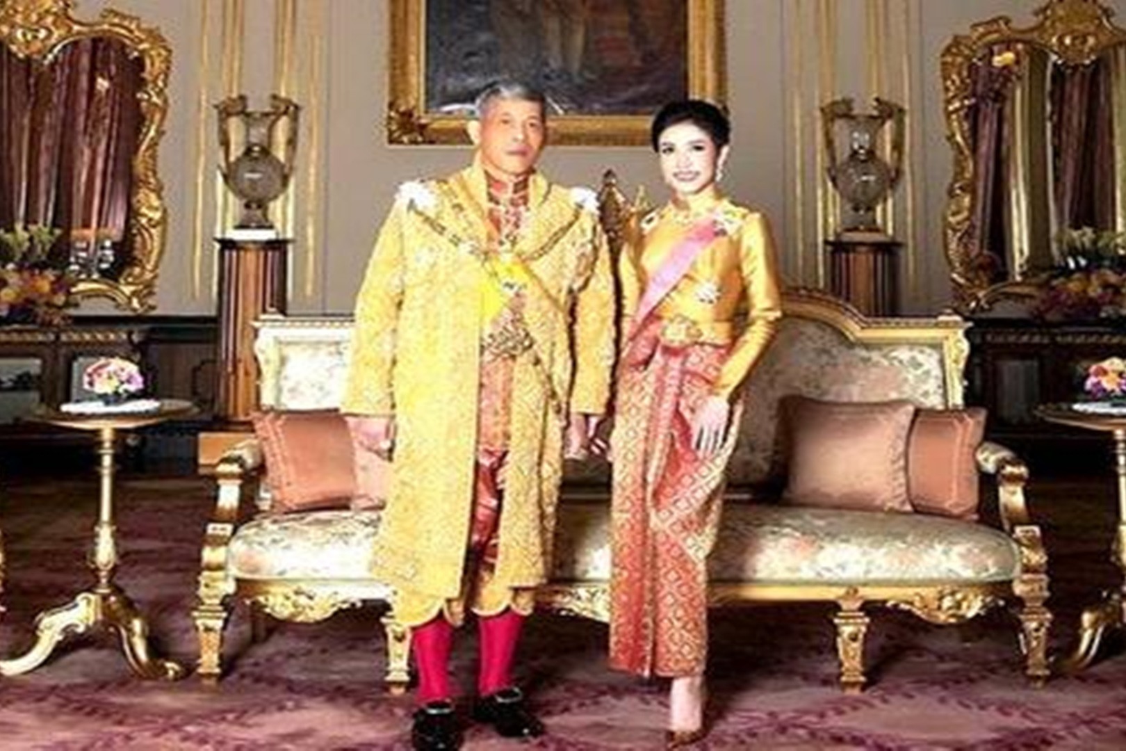 泰国王室的一夫多妻制,带20名妃子游玩不带王后,王后拉响警报