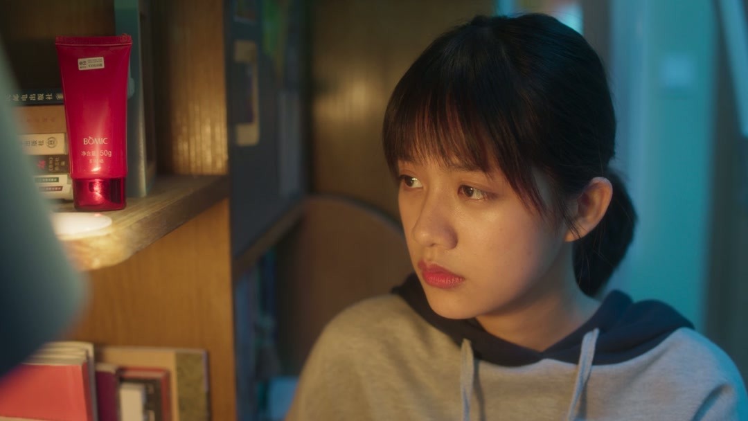 《独家记忆》薛桐因保研的事闷闷不乐 听完晓棠的话若有所思