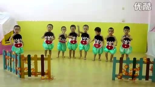 歌表演“咚咚咚”