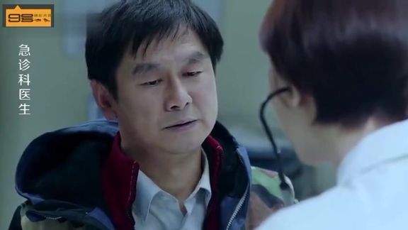 女医生给患者检查发觉不对劲,看片子像是病毒感染,立马做好防护