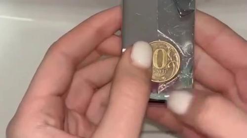化妆品和程序的重要性,美女用硬币做实验,看到结果大家都沉默了