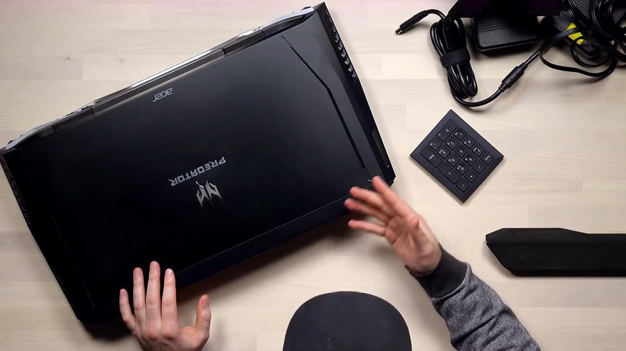 这样的笔记本电脑你觉得怎么样?自带机械键盘